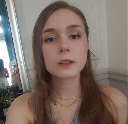 【顔バレあり】ネリッサレイブンクロフトの中の人はCaitlin Myers！前世「Mom0ki」は有名声優？ - にじホロ界隈